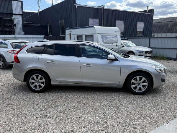 Grey Volvo V60 2012 in Kaunas, with an engine capacity of 1.56 L and mileage of 288 thousand km for 4950 €, photo 10 on AUTOMOTO.COM.LV