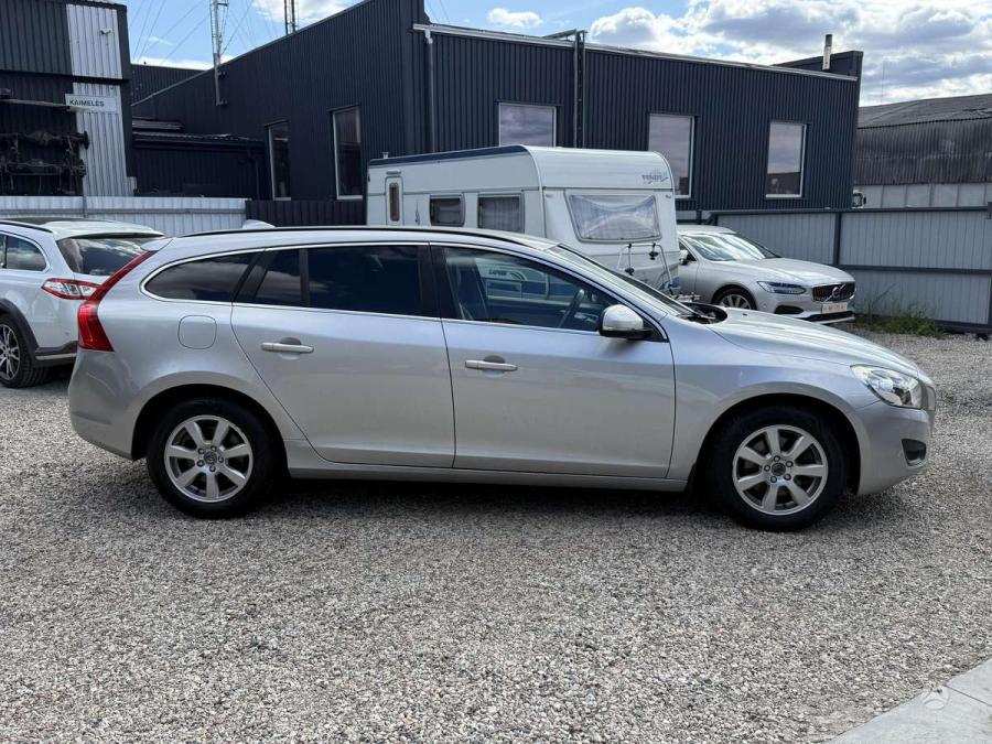 Grey Volvo V60 2012 in Kaunas, with an engine capacity of 1.56 L and mileage of 288 thousand km for 4950 €, photo 11 on AUTOMOTO.COM.LV