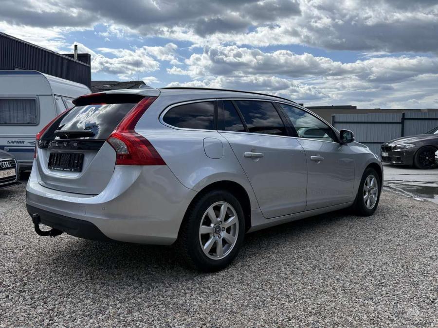 Grey Volvo V60 2012 in Kaunas, with an engine capacity of 1.56 L and mileage of 288 thousand km for 4950 €, photo 12 on AUTOMOTO.COM.LV