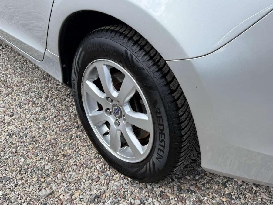 Grey Volvo V60 2012 in Kaunas, with an engine capacity of 1.56 L and mileage of 288 thousand km for 4950 €, photo 13 on AUTOMOTO.COM.LV