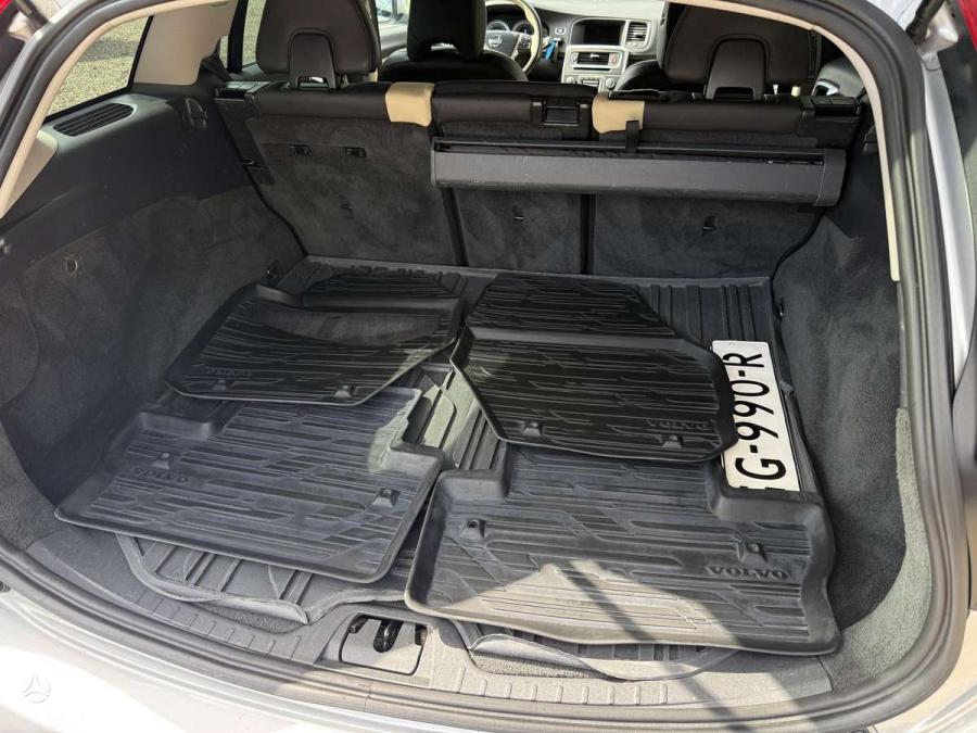 Grey Volvo V60 2012 in Kaunas, with an engine capacity of 1.56 L and mileage of 288 thousand km for 4950 €, photo 16 on AUTOMOTO.COM.LV