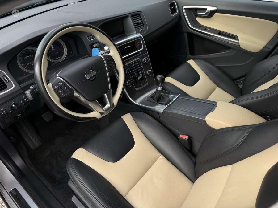Grey Volvo V60 2012 in Kaunas, with an engine capacity of 1.56 L and mileage of 288 thousand km for 4950 €, photo 17 on AUTOMOTO.COM.LV