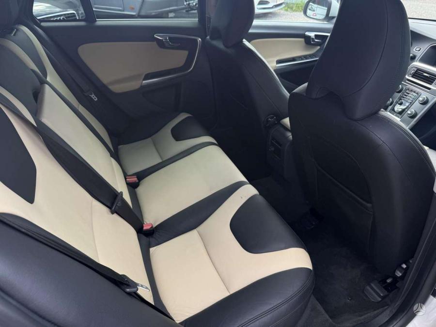 Grey Volvo V60 2012 in Kaunas, with an engine capacity of 1.56 L and mileage of 288 thousand km for 4950 €, photo 18 on AUTOMOTO.COM.LV