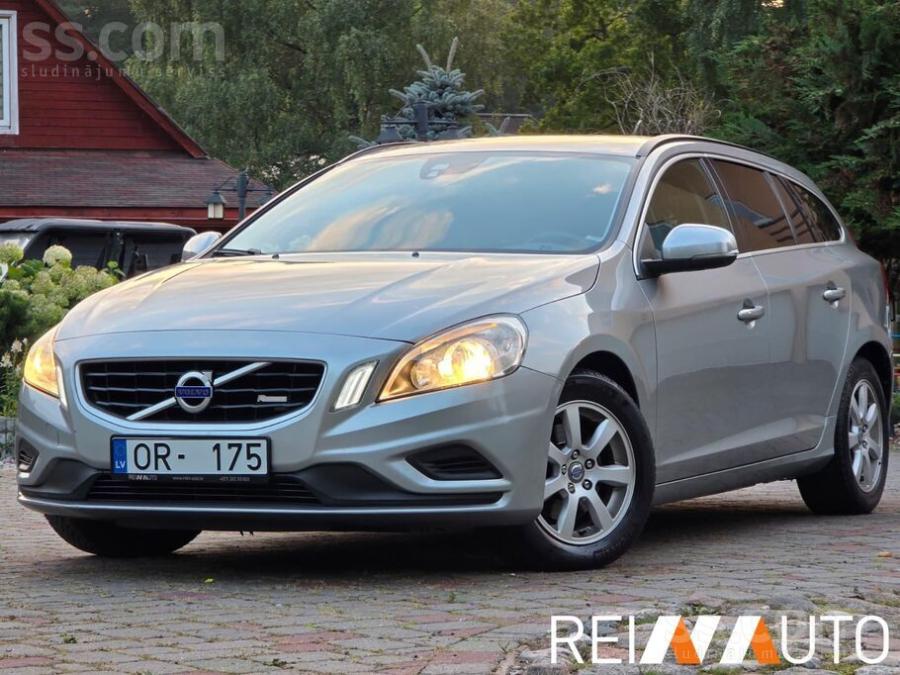 Pelēks Volvo V60 2012 Rīga, ar dzinēja tilpumu 2.00 L un nobraukumu 390 tūkst. km par 6350 €, foto 1 vietnē AUTOMOTO.COM.LV
