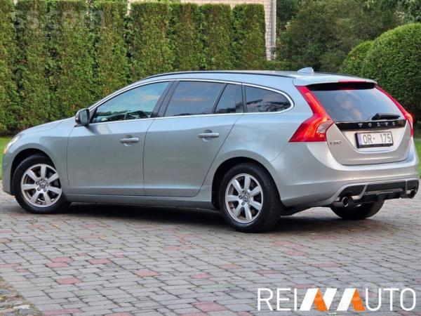 Grey Volvo V60 2012 in Riga, with an engine capacity of 2.00 L and mileage of 390 thousand km for 6350 €, photo 3 on AUTOMOTO.COM.LV
