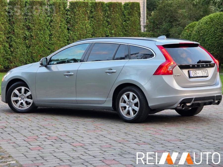 Pelēks Volvo V60 2012 Rīga, ar dzinēja tilpumu 2.00 L un nobraukumu 390 tūkst. km par 6350 €, foto 4 vietnē AUTOMOTO.COM.LV