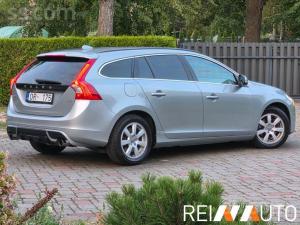 Pelēks Volvo V60 2012 Rīga, ar dzinēja tilpumu 2.00 L un nobraukumu 390 tūkst. km par 6350 €, foto 6 vietnē AUTOMOTO.COM.LV