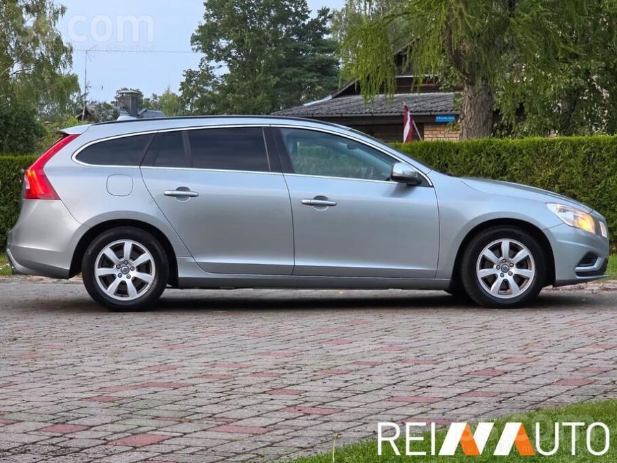 Pelēks Volvo V60 2012 Rīga, ar dzinēja tilpumu 2.00 L un nobraukumu 390 tūkst. km par 6350 €, foto 7 vietnē AUTOMOTO.COM.LV