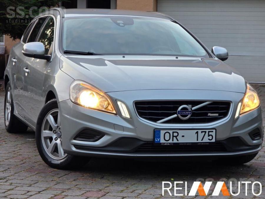Pelēks Volvo V60 2012 Rīga, ar dzinēja tilpumu 2.00 L un nobraukumu 390 tūkst. km par 6350 €, foto 8 vietnē AUTOMOTO.COM.LV
