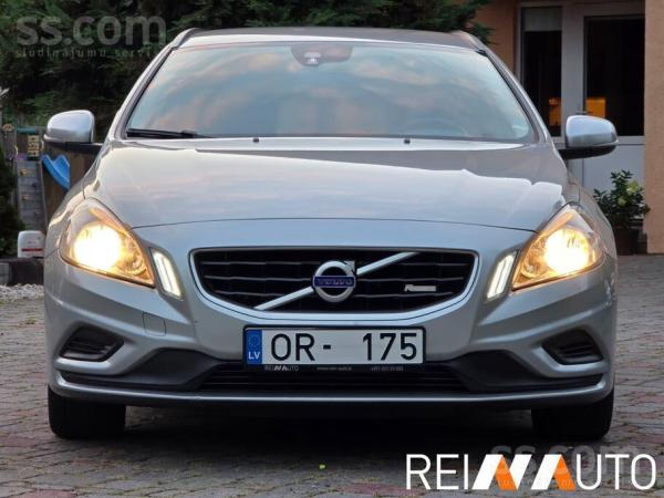 Grey Volvo V60 2012 in Riga, with an engine capacity of 2.00 L and mileage of 390 thousand km for 6350 €, photo 8 on AUTOMOTO.COM.LV