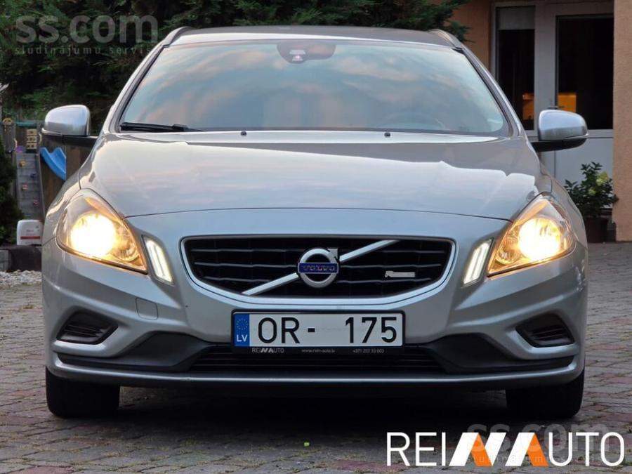 Pelēks Volvo V60 2012 Rīga, ar dzinēja tilpumu 2.00 L un nobraukumu 390 tūkst. km par 6350 €, foto 9 vietnē AUTOMOTO.COM.LV