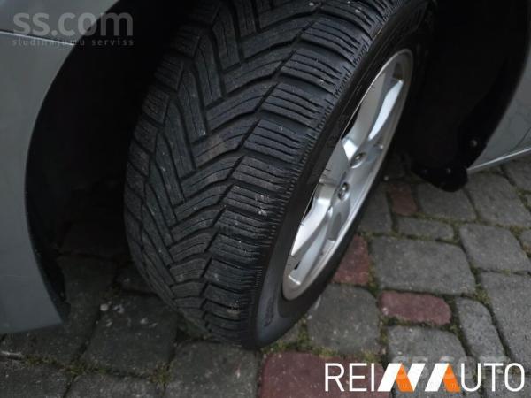 Grey Volvo V60 2012 in Riga, with an engine capacity of 2.00 L and mileage of 390 thousand km for 6350 €, photo 9 on AUTOMOTO.COM.LV