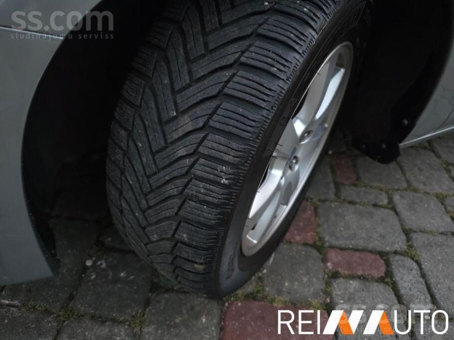 Pelēks Volvo V60 2012 Rīga, ar dzinēja tilpumu 2.00 L un nobraukumu 390 tūkst. km par 6350 €, foto 10 vietnē AUTOMOTO.COM.LV