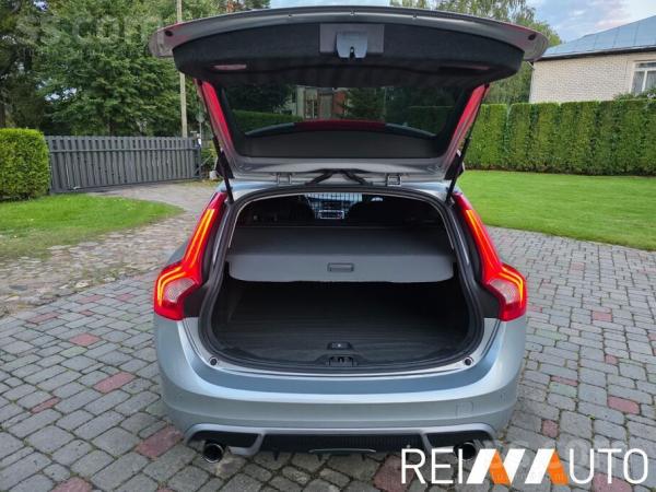 Grey Volvo V60 2012 in Riga, with an engine capacity of 2.00 L and mileage of 390 thousand km for 6350 €, photo 10 on AUTOMOTO.COM.LV
