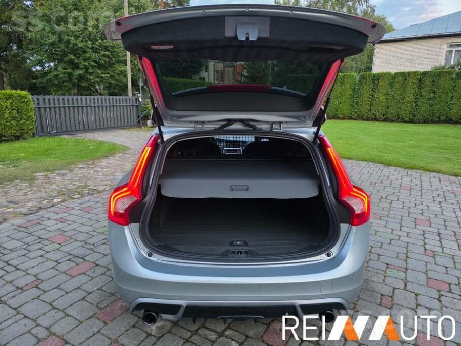 Pelēks Volvo V60 2012 Rīga, ar dzinēja tilpumu 2.00 L un nobraukumu 390 tūkst. km par 6350 €, foto 11 vietnē AUTOMOTO.COM.LV