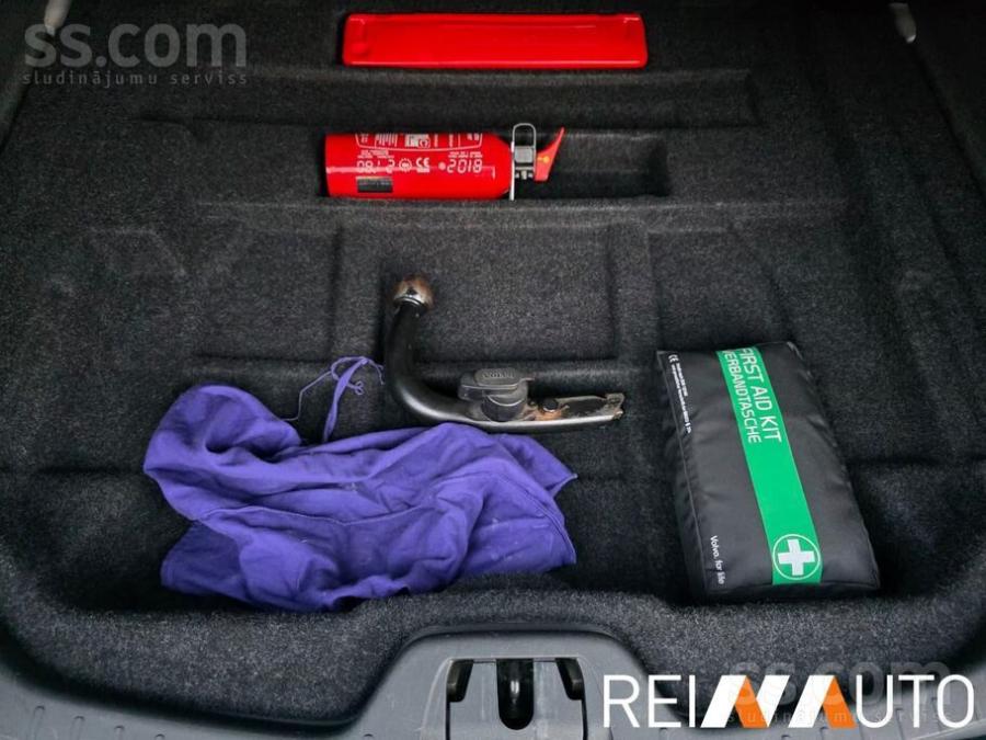 Pelēks Volvo V60 2012 Rīga, ar dzinēja tilpumu 2.00 L un nobraukumu 390 tūkst. km par 6350 €, foto 13 vietnē AUTOMOTO.COM.LV