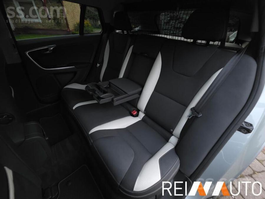 Pelēks Volvo V60 2012 Rīga, ar dzinēja tilpumu 2.00 L un nobraukumu 390 tūkst. km par 6350 €, foto 16 vietnē AUTOMOTO.COM.LV