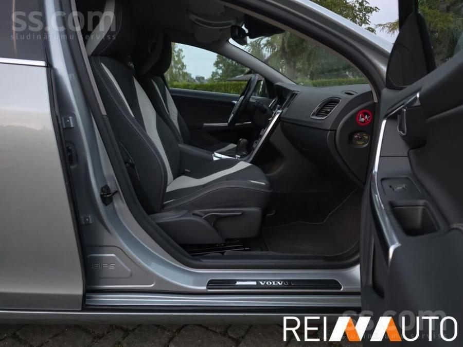 Pelēks Volvo V60 2012 Rīga, ar dzinēja tilpumu 2.00 L un nobraukumu 390 tūkst. km par 6350 €, foto 19 vietnē AUTOMOTO.COM.LV