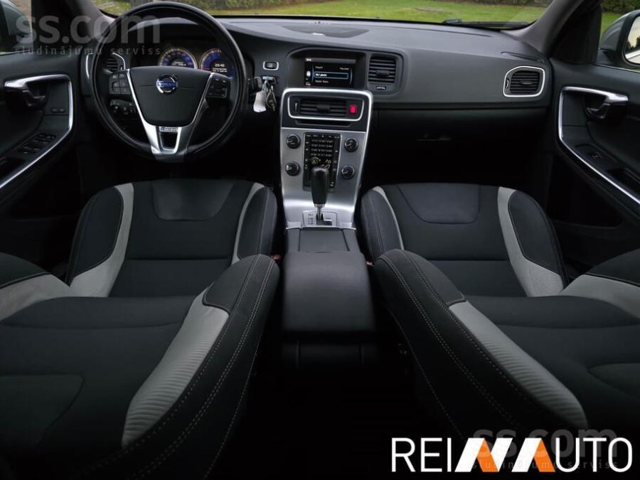 Pelēks Volvo V60 2012 Rīga, ar dzinēja tilpumu 2.00 L un nobraukumu 390 tūkst. km par 6350 €, foto 21 vietnē AUTOMOTO.COM.LV
