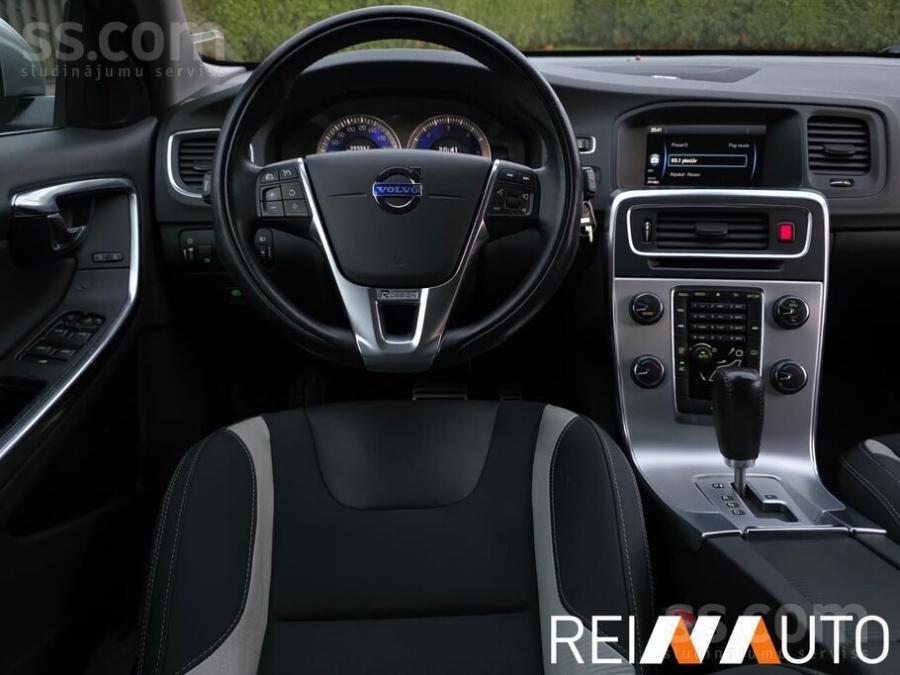 Pelēks Volvo V60 2012 Rīga, ar dzinēja tilpumu 2.00 L un nobraukumu 390 tūkst. km par 6350 €, foto 24 vietnē AUTOMOTO.COM.LV
