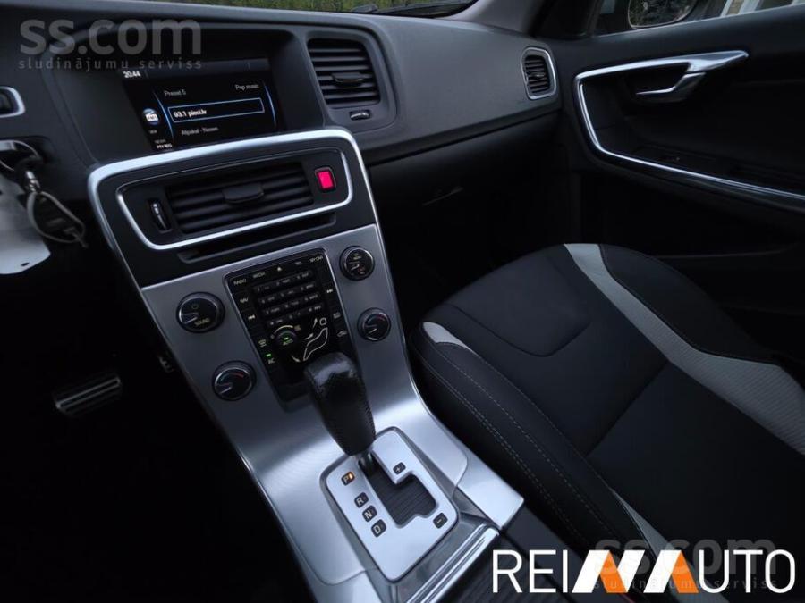 Pelēks Volvo V60 2012 Rīga, ar dzinēja tilpumu 2.00 L un nobraukumu 390 tūkst. km par 6350 €, foto 25 vietnē AUTOMOTO.COM.LV