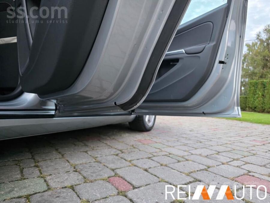 Pelēks Volvo V60 2012 Rīga, ar dzinēja tilpumu 2.00 L un nobraukumu 390 tūkst. km par 6350 €, foto 31 vietnē AUTOMOTO.COM.LV