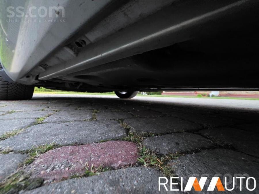 Pelēks Volvo V60 2012 Rīga, ar dzinēja tilpumu 2.00 L un nobraukumu 390 tūkst. km par 6350 €, foto 32 vietnē AUTOMOTO.COM.LV