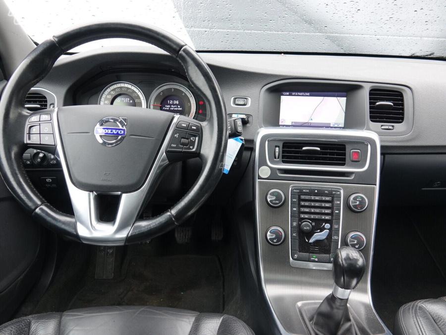 Grey Volvo V60 2012 in Ramuciai, with an engine capacity of 1.60 L and mileage of 219 thousand km for 5450 €, photo 13 on AUTOMOTO.COM.LV