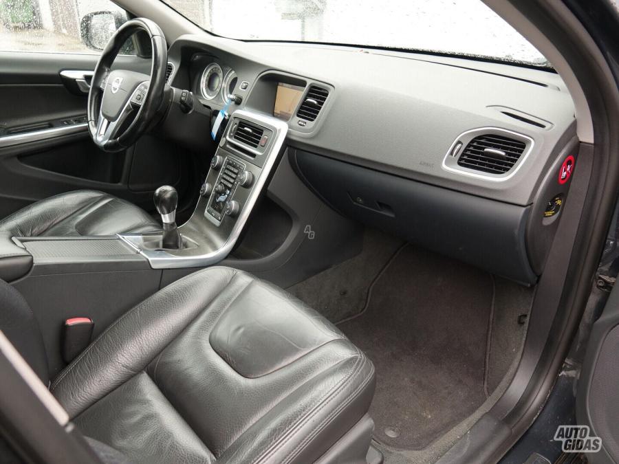Grey Volvo V60 2012 in Ramuciai, with an engine capacity of 1.60 L and mileage of 219 thousand km for 5450 €, photo 17 on AUTOMOTO.COM.LV
