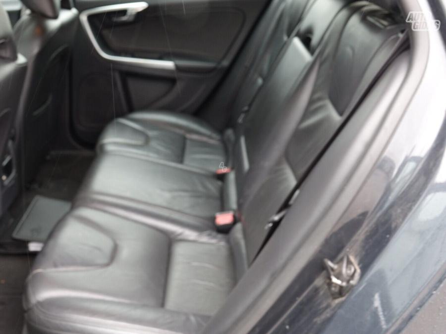 Grey Volvo V60 2012 in Ramuciai, with an engine capacity of 1.60 L and mileage of 219 thousand km for 5450 €, photo 18 on AUTOMOTO.COM.LV
