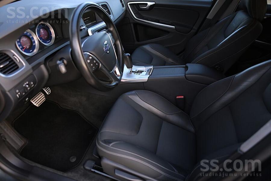 Pelēks Volvo V60 2012 Tukums, ar dzinēja tilpumu 2.00 L un nobraukumu 273 tūkst. km par 6790 €, foto 9 vietnē AUTOMOTO.COM.LV