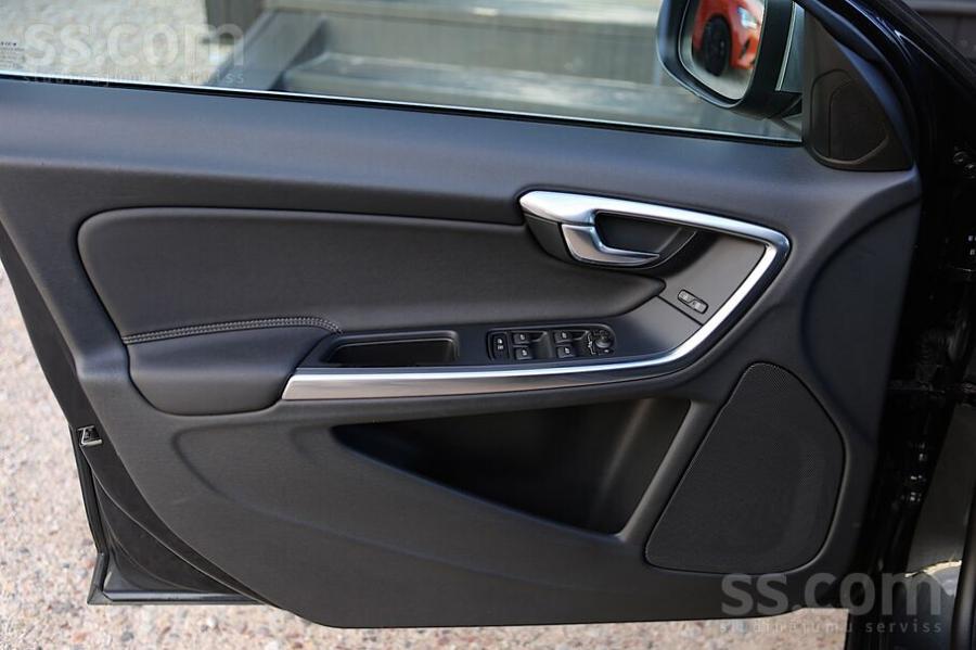Pelēks Volvo V60 2012 Tukums, ar dzinēja tilpumu 2.00 L un nobraukumu 273 tūkst. km par 6790 €, foto 10 vietnē AUTOMOTO.COM.LV