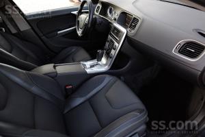 Pelēks Volvo V60 2012 Tukums, ar dzinēja tilpumu 2.00 L un nobraukumu 273 tūkst. km par 6790 €, foto 12 vietnē AUTOMOTO.COM.LV