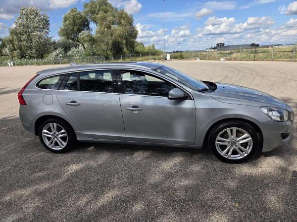 Grey Volvo V60 2012 in Marijampole, with an engine capacity of 1.60 L and mileage of 217 thousand km for 3350 €, photo 4 on AUTOMOTO.COM.LV