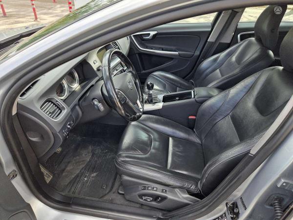 Grey Volvo V60 2012 in Marijampole, with an engine capacity of 1.60 L and mileage of 217 thousand km for 3350 €, photo 9 on AUTOMOTO.COM.LV