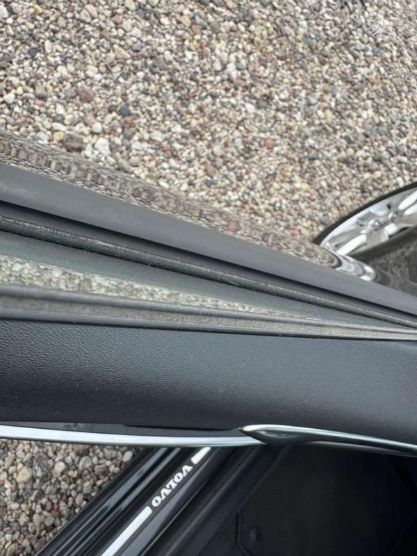 Grey Volvo V60 2012 in Vilnius, with an engine capacity of 2.40 L and mileage of 219 thousand km for 5950 €, photo 11 on AUTOMOTO.COM.LV