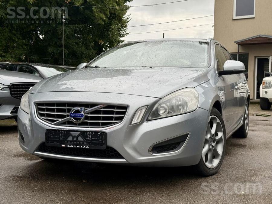 Pelēks Volvo V60 2012 Rīga, ar dzinēja tilpumu 2.00 L un nobraukumu 0 tūkst. km par 4200 €, foto 1 vietnē AUTOMOTO.COM.LV