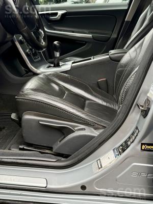 Pelēks Volvo V60 2012 Rīga, ar dzinēja tilpumu 2.00 L un nobraukumu 0 tūkst. km par 4200 €, foto 6 vietnē AUTOMOTO.COM.LV
