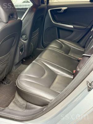 Pelēks Volvo V60 2012 Rīga, ar dzinēja tilpumu 2.00 L un nobraukumu 0 tūkst. km par 4200 €, foto 7 vietnē AUTOMOTO.COM.LV