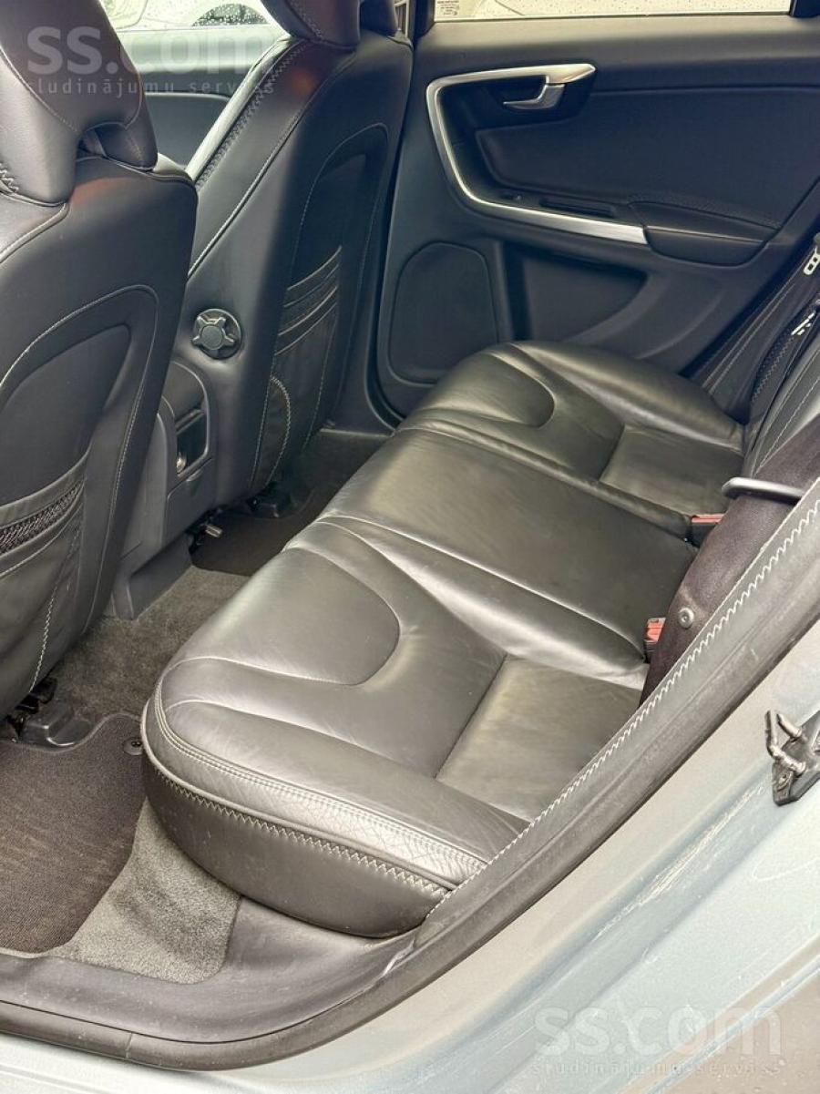 Pelēks Volvo V60 2012 Rīga, ar dzinēja tilpumu 2.00 L un nobraukumu 0 tūkst. km par 4200 €, foto 7 vietnē AUTOMOTO.COM.LV