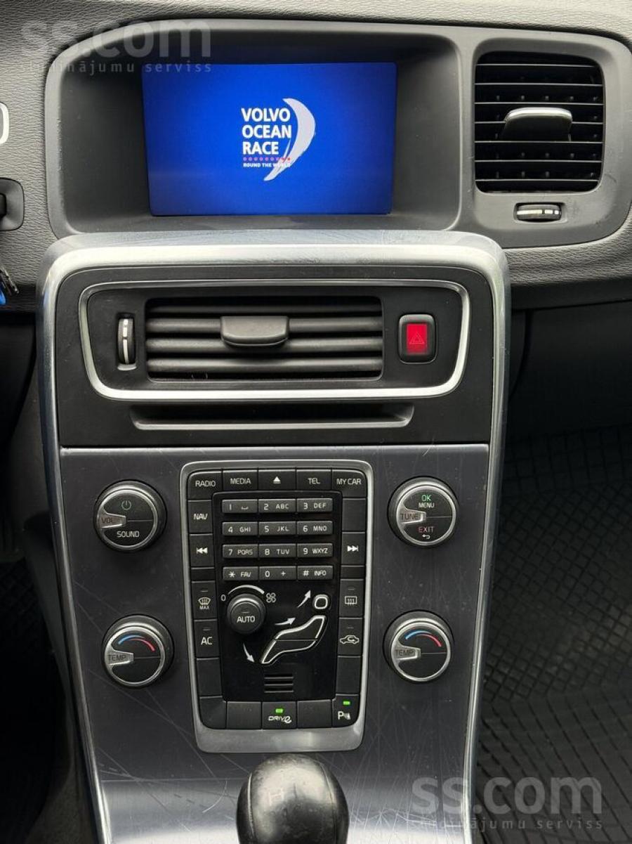 Pelēks Volvo V60 2012 Rīga, ar dzinēja tilpumu 2.00 L un nobraukumu 0 tūkst. km par 4200 €, foto 9 vietnē AUTOMOTO.COM.LV