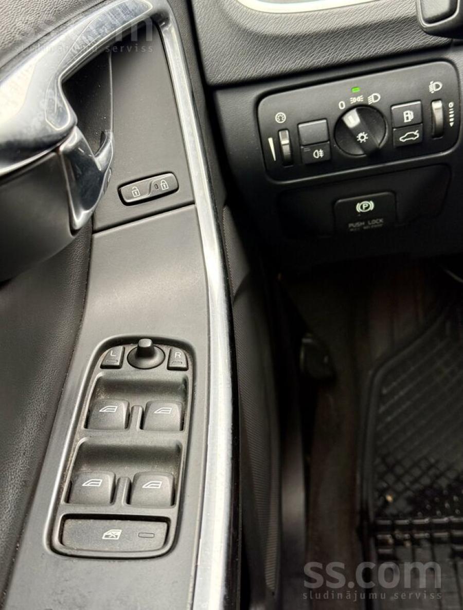 Pelēks Volvo V60 2012 Rīga, ar dzinēja tilpumu 2.00 L un nobraukumu 0 tūkst. km par 4200 €, foto 14 vietnē AUTOMOTO.COM.LV