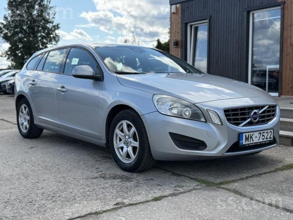 Pelēks Volvo V60 2012 Rīga, ar dzinēja tilpumu 2.00 L un nobraukumu 267 tūkst. km par 4700 €, foto 1 vietnē AUTOMOTO.COM.LV