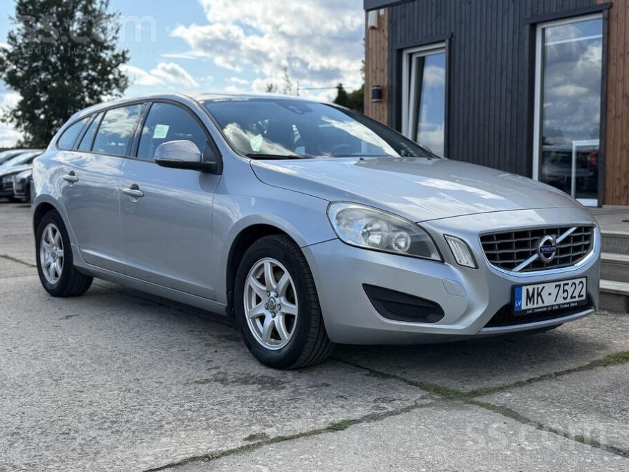 Grey Volvo V60 2012 in Riga, with an engine capacity of 2.00 L and mileage of 267 thousand km for 4700 €, photo 1 on AUTOMOTO.COM.LV