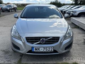 Grey Volvo V60 2012 in Riga, with an engine capacity of 2.00 L and mileage of 267 thousand km for 4700 €, photo 3 on AUTOMOTO.COM.LV