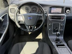 Grey Volvo V60 2012 in Riga, with an engine capacity of 2.00 L and mileage of 267 thousand km for 4700 €, photo 5 on AUTOMOTO.COM.LV