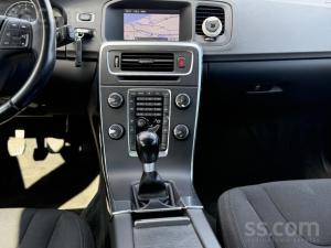 Grey Volvo V60 2012 in Riga, with an engine capacity of 2.00 L and mileage of 267 thousand km for 4700 €, photo 8 on AUTOMOTO.COM.LV