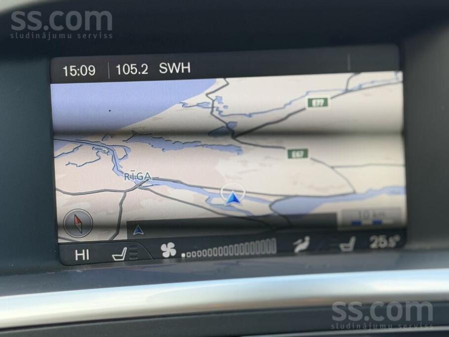 Grey Volvo V60 2012 in Riga, with an engine capacity of 2.00 L and mileage of 267 thousand km for 4700 €, photo 9 on AUTOMOTO.COM.LV