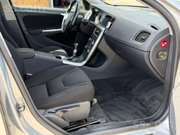 Pelēks Volvo V60 2012 Rīga, ar dzinēja tilpumu 2.00 L un nobraukumu 267 tūkst. km par 4700 €, foto 11 vietnē AUTOMOTO.COM.LV