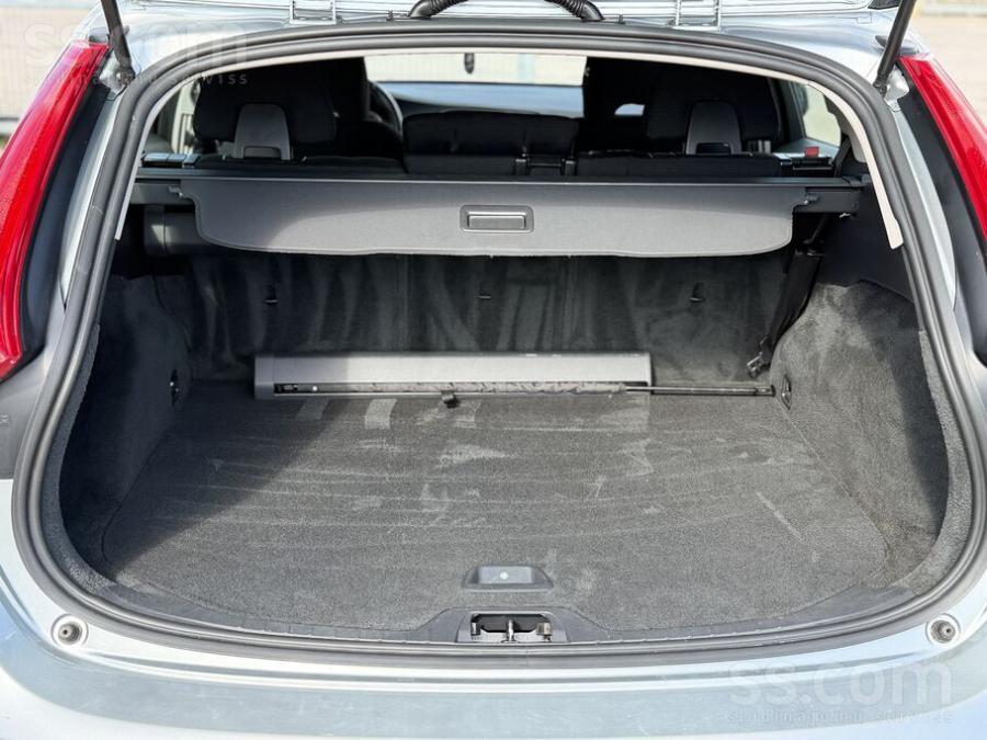 Grey Volvo V60 2012 in Riga, with an engine capacity of 2.00 L and mileage of 267 thousand km for 4700 €, photo 14 on AUTOMOTO.COM.LV